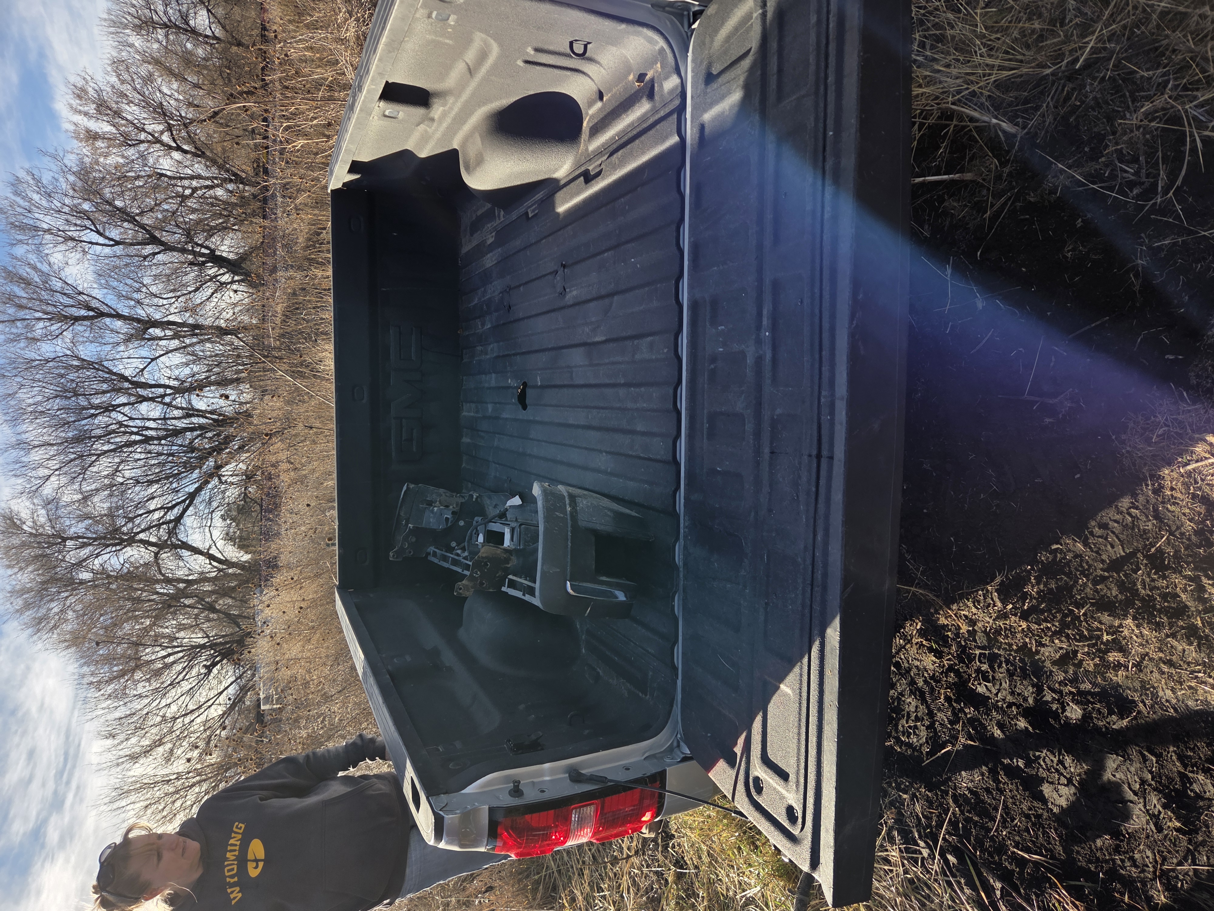 2019 Sierra GMC short box, silver with bumper and box hitch – KCSR / KBPY