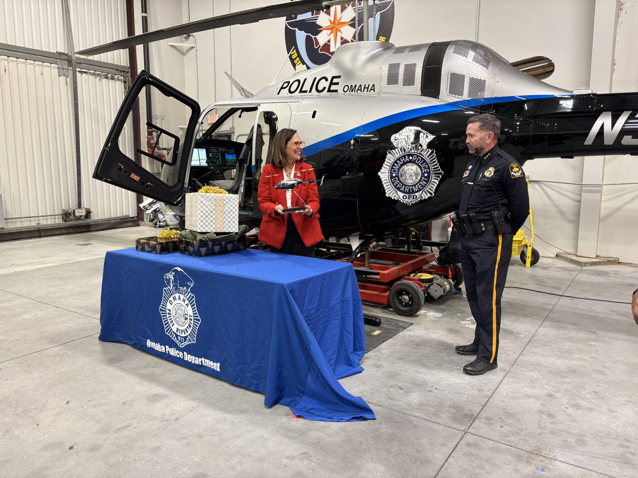 Fischer Visits Omaha Police Department – KCSR / KBPY